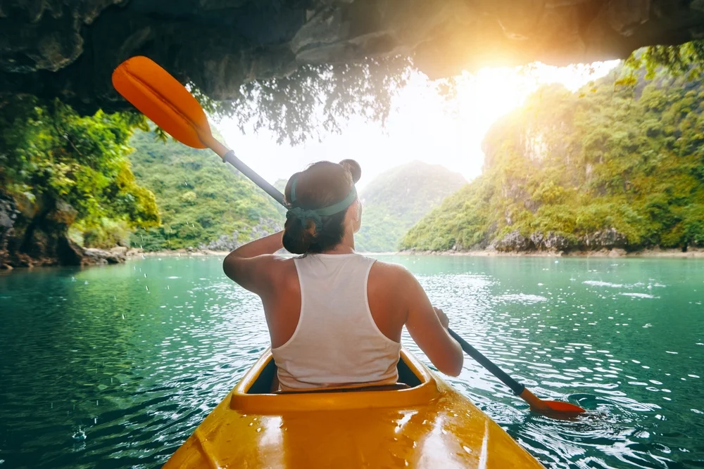 8 Aktivitas Seru yang Bisa Kamu Lakukan di Ha Long Bay, Bikin Liburanmu ...